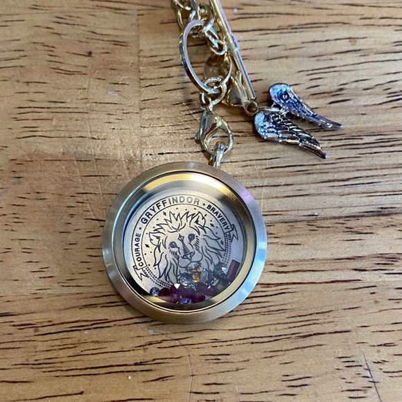 Origami Owl | Jewelry | Origami Owl Gryffindor Gold Locket Necklace Set ...